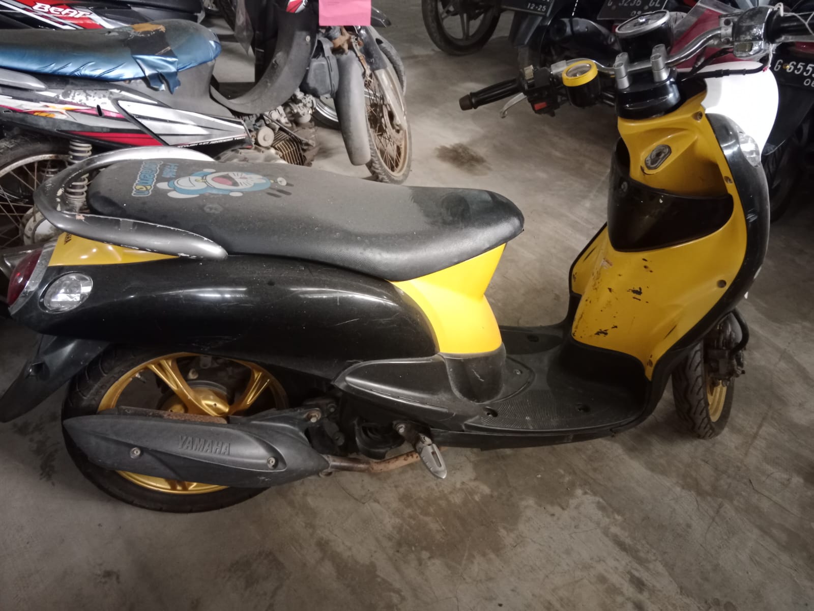 sepeda motor Yamaha Vino tanpa plat nomor polisi nomor rangka ...